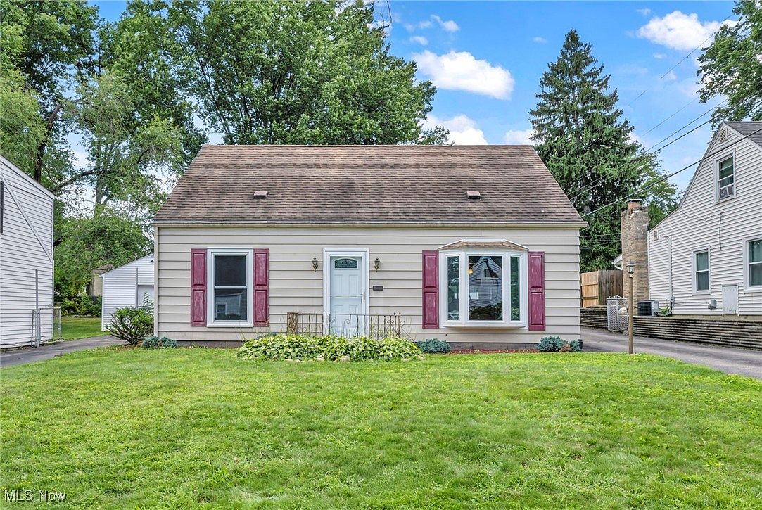 1927 Tudor St, Cuyahoga Falls, OH 44221 | Zillow