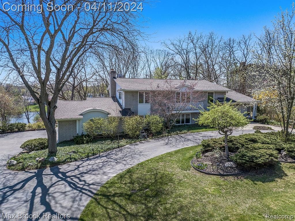 4282 Stoneleigh Rd, Bloomfield Hills, MI 48302 | MLS #20240022104 | Zillow