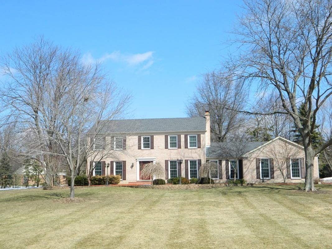 2114 Huntly St, Inverness, IL 60067 | Zillow