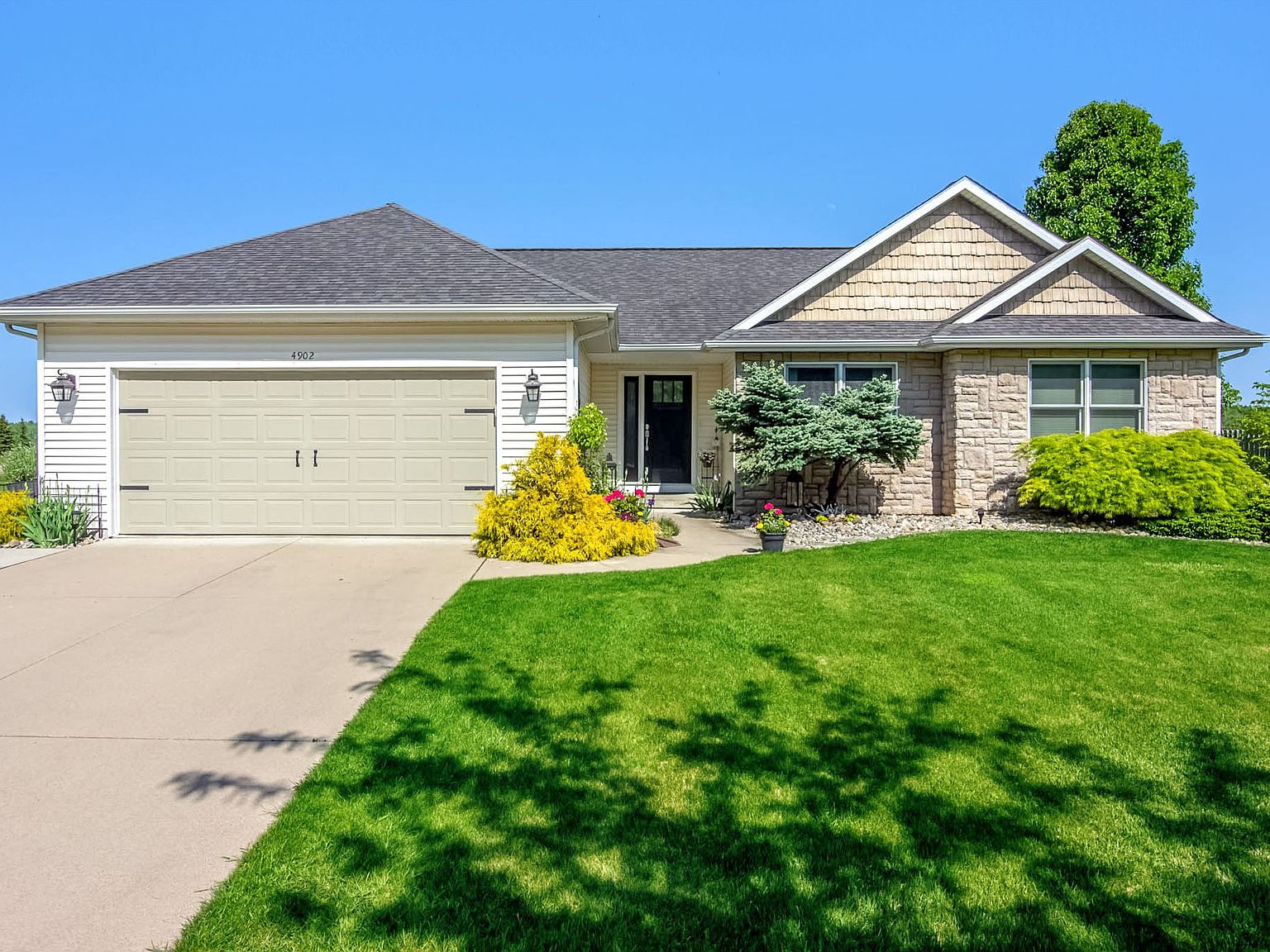 4902 Butterfield Dr, Midland, MI 48642 | Zillow