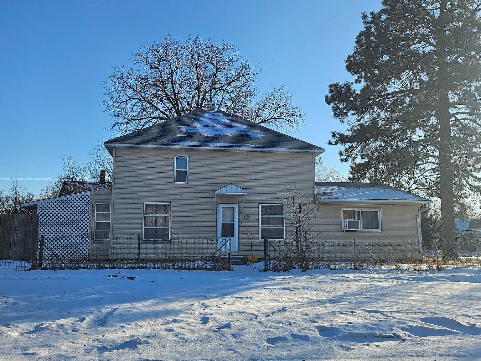 201 E 3rd St #201, Rushville, NE 69360 | MLS #11429561 | Zillow
