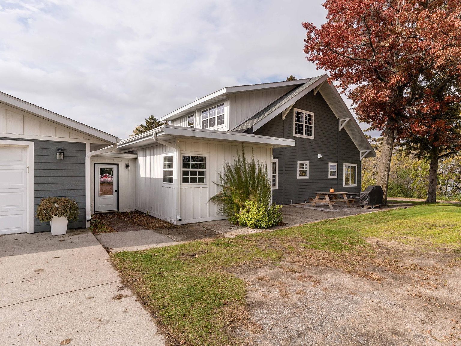 208 E Dunton St, Battle Lake, MN 56515 | MLS #6576388 | Zillow