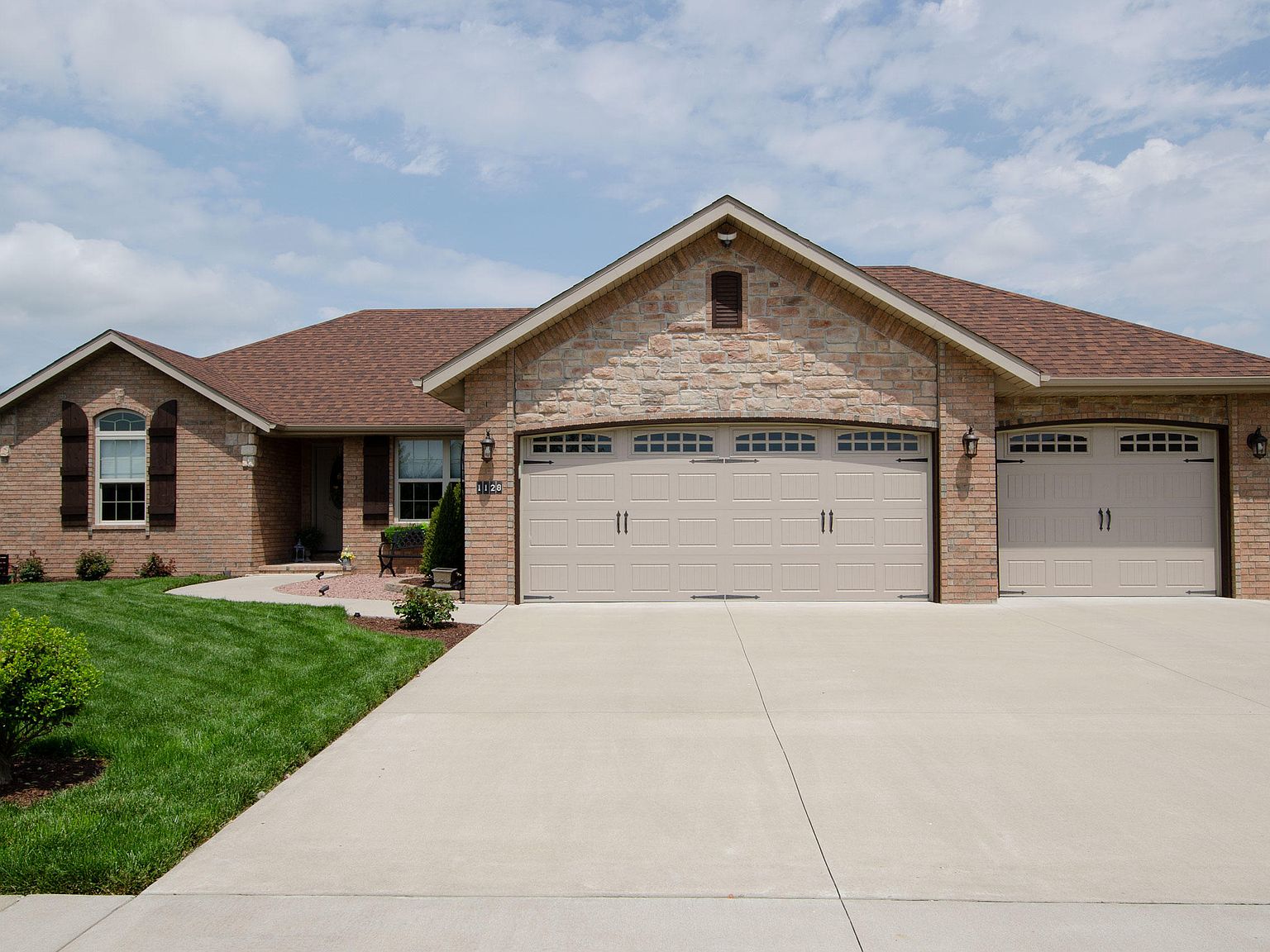 1128 S Erika Ave, Springfield, MO 65802 | Zillow