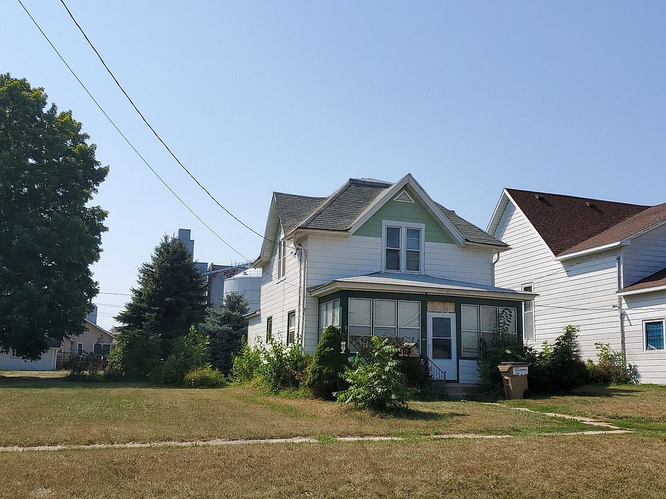 165 3rd St N, Maynard, IA 50655 | Zillow