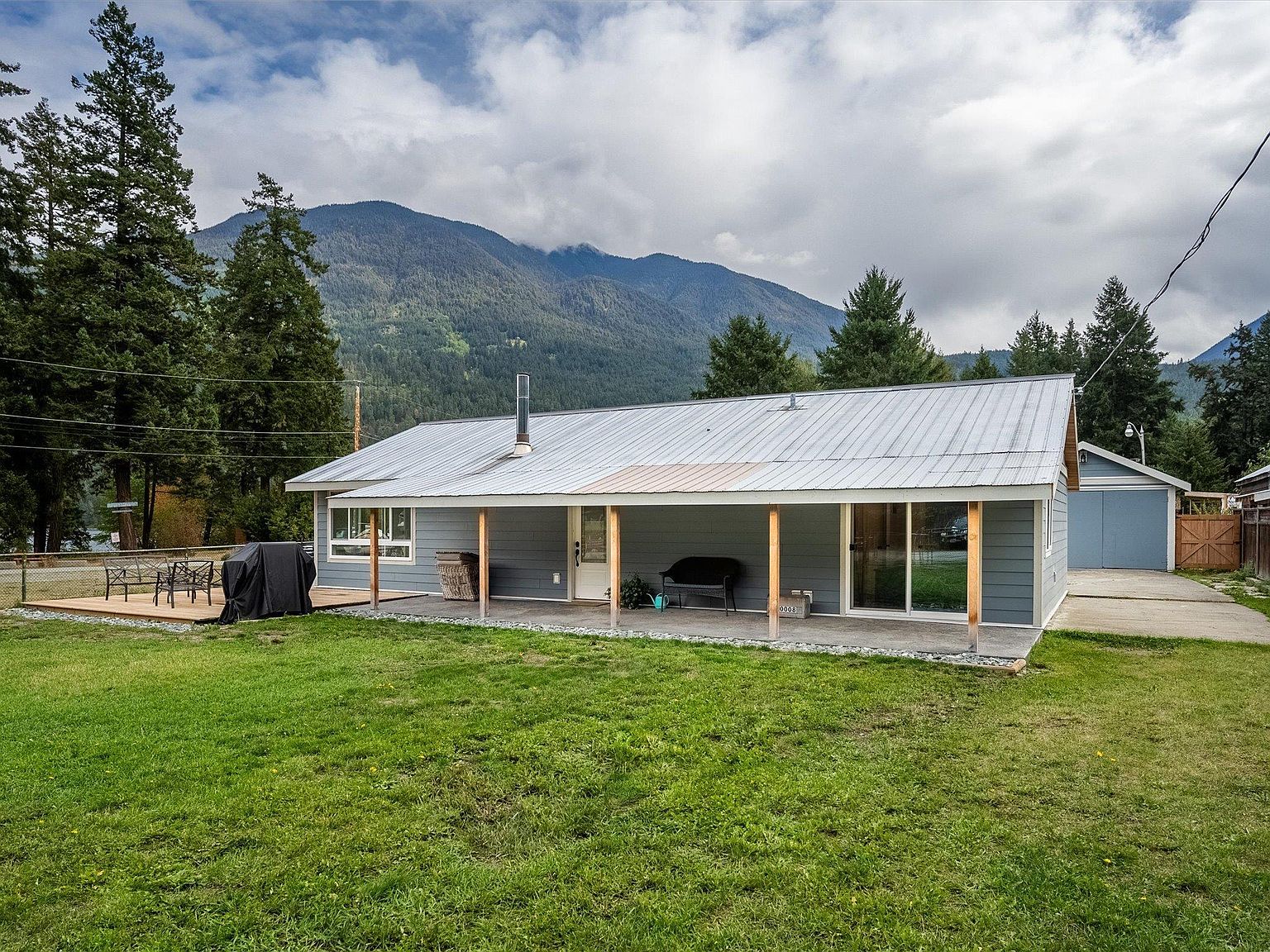 10008 Koocha Rd, Squamish Lillooet, BC V0N 1L0 | MLS #R2941449 | Zillow