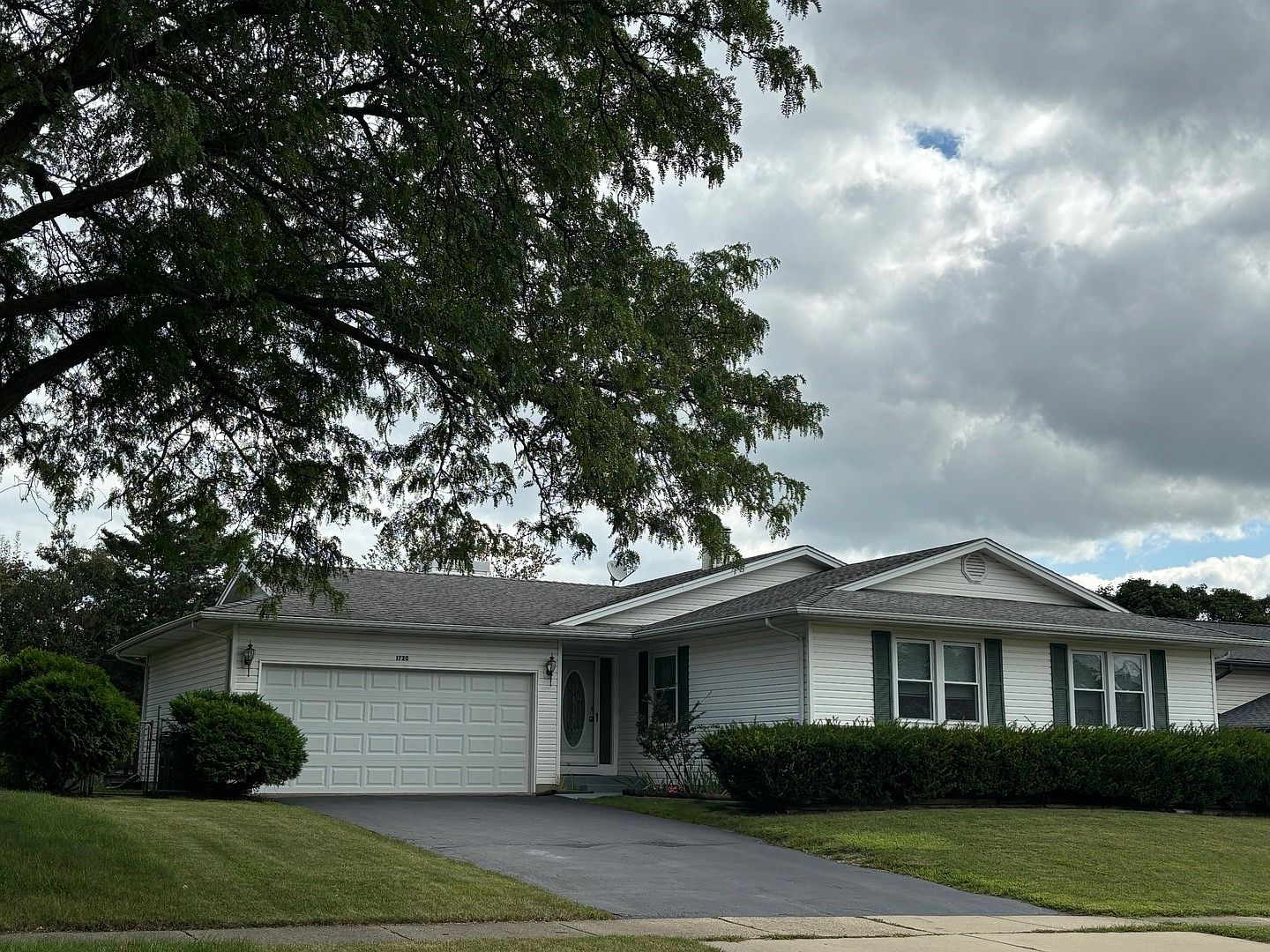 1720 W Parkside Dr, Hoffman Estates, IL 60192 | Zillow