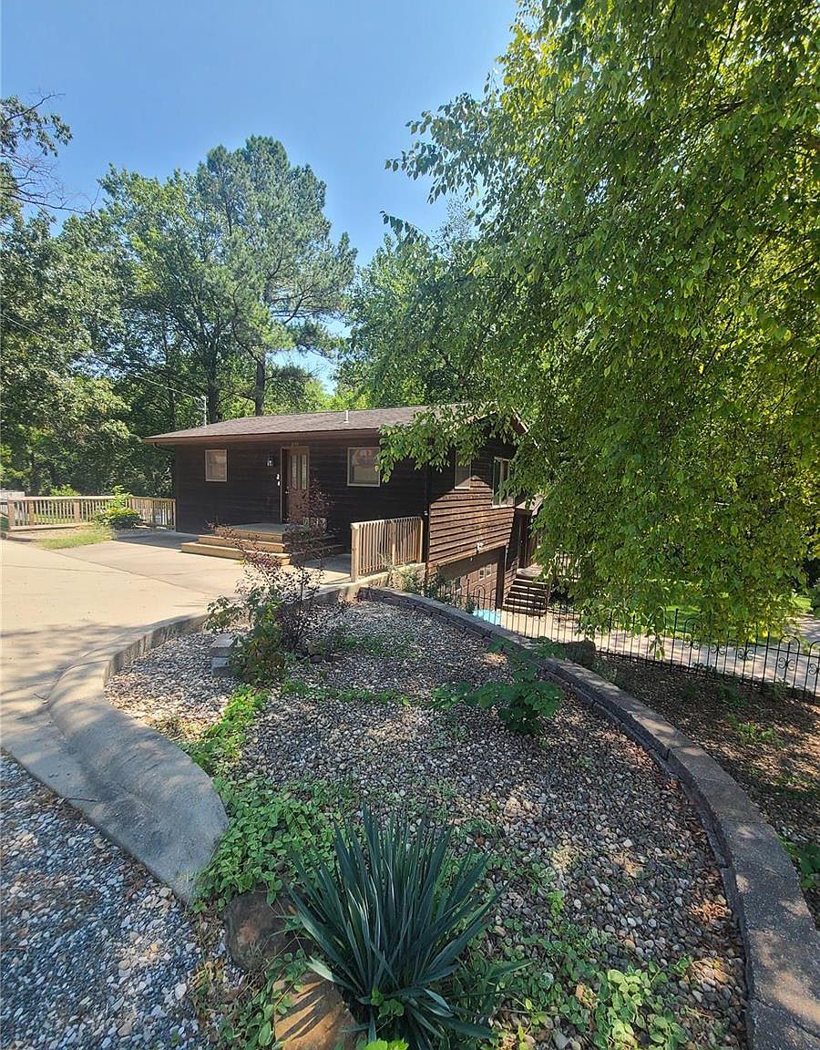 2149 Hill Crest Dr, Highland, IL 62249 | MLS #24050030 | Zillow