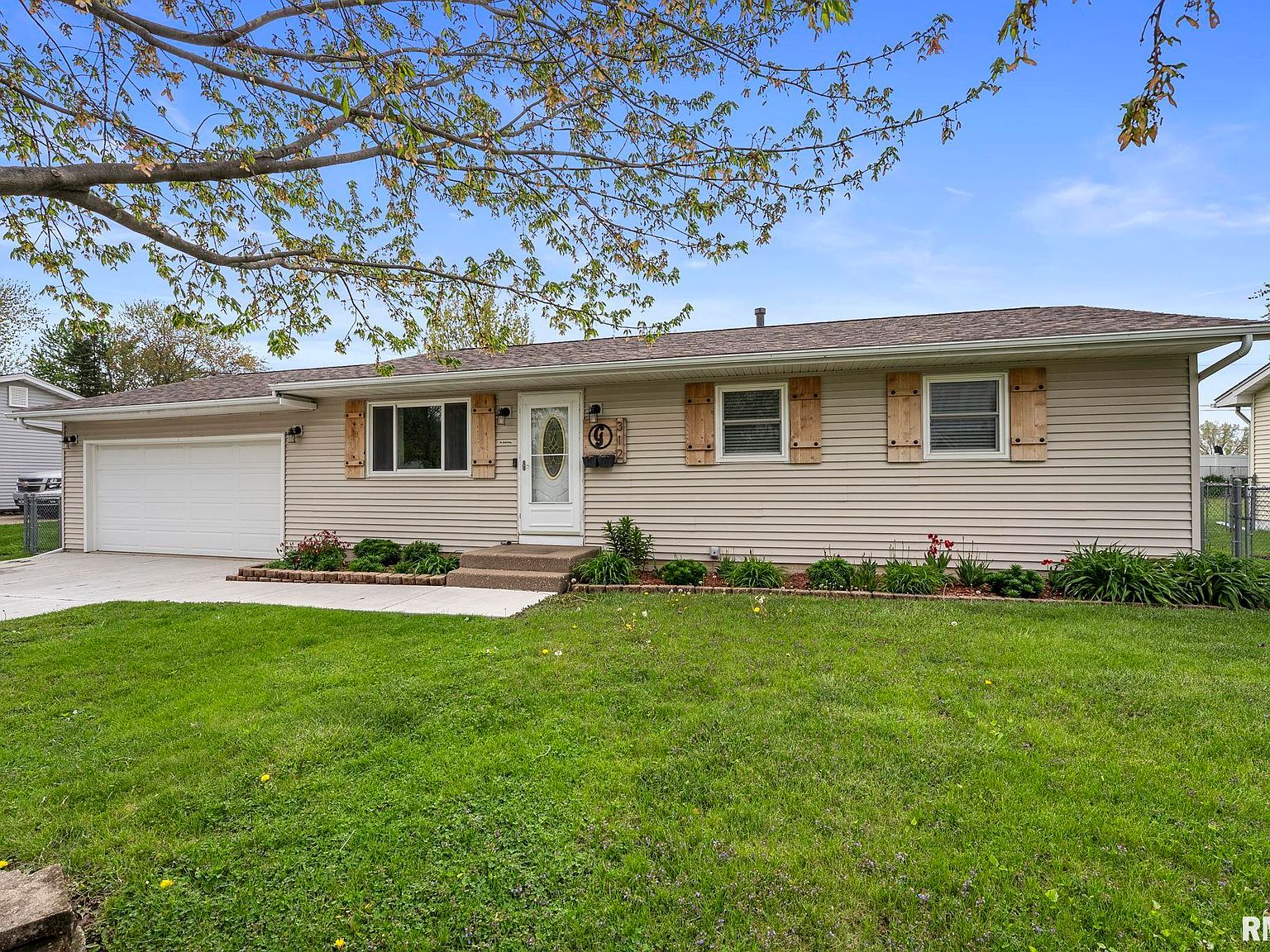312 E Lamphere Dr, Blue Grass, IA 52726 | Zillow