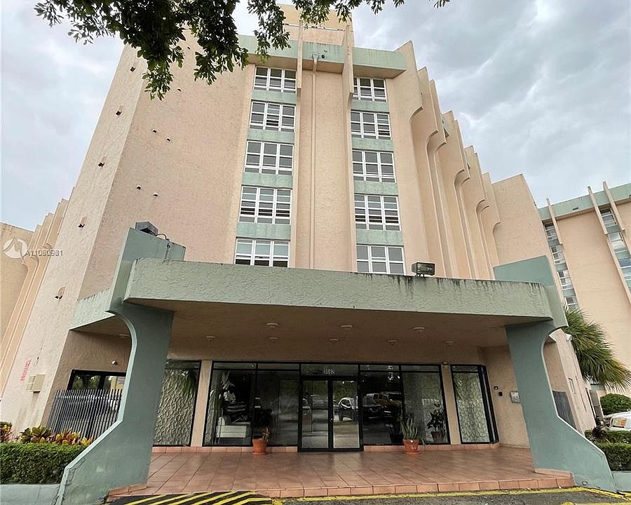 Golfview Club At Fontainebleau Park Condominiums - 9682 Fontainebleau ...