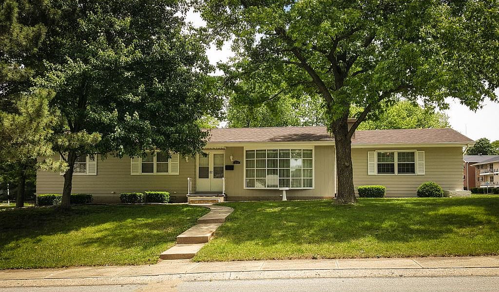3118 N Holly Dr, Decatur, IL 62526 | Zillow