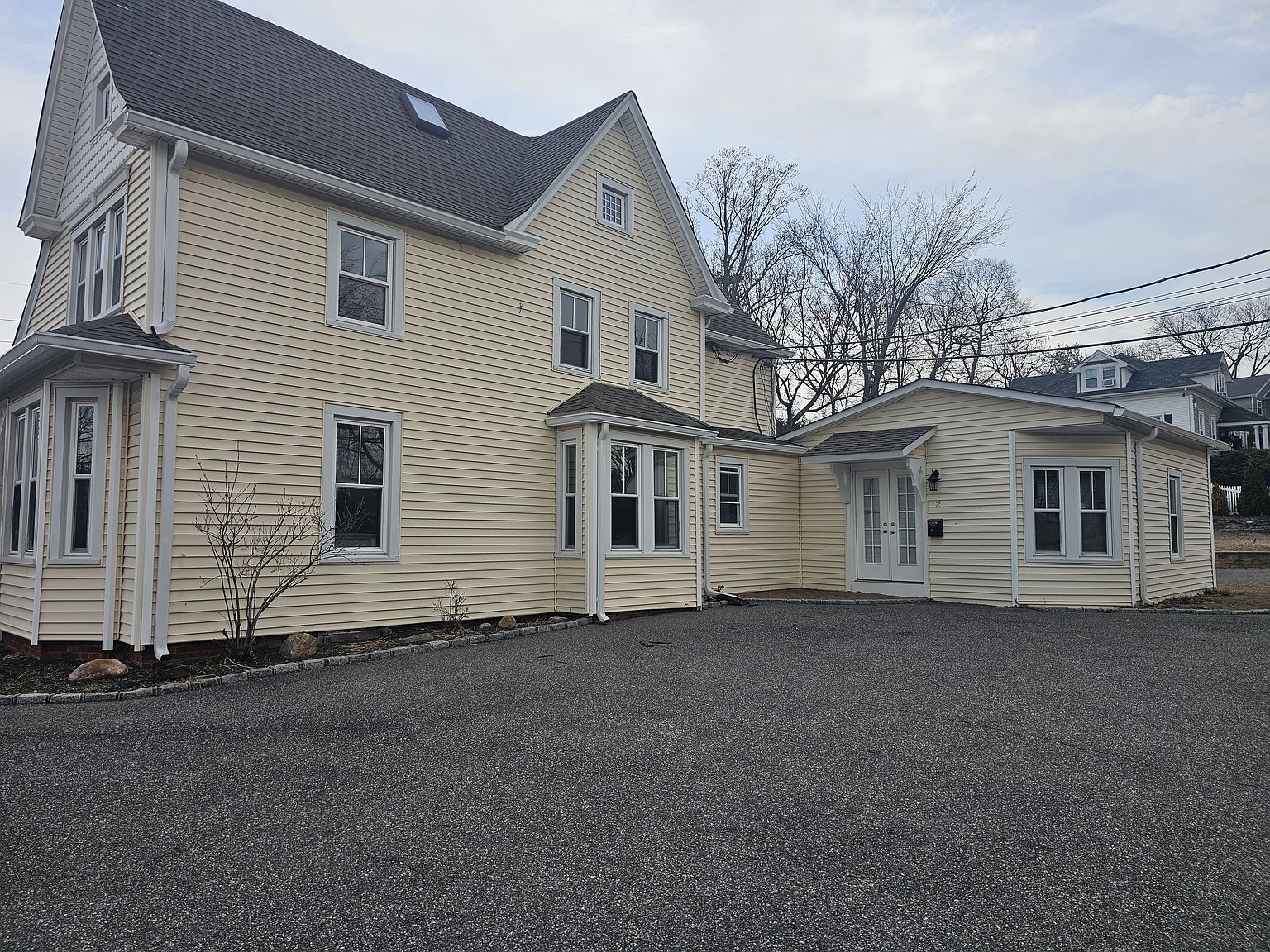 49 Landing Ave APT 3, Smithtown, NY 11787 | Zillow