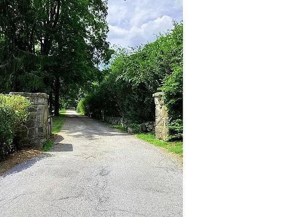 32 E Lake Stable Road, Tuxedo Park, NY 10987 | MLS #H6263456 | Zillow