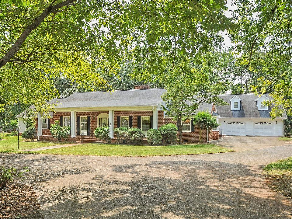 92 N Main St, Inman, SC 29349 | Zillow