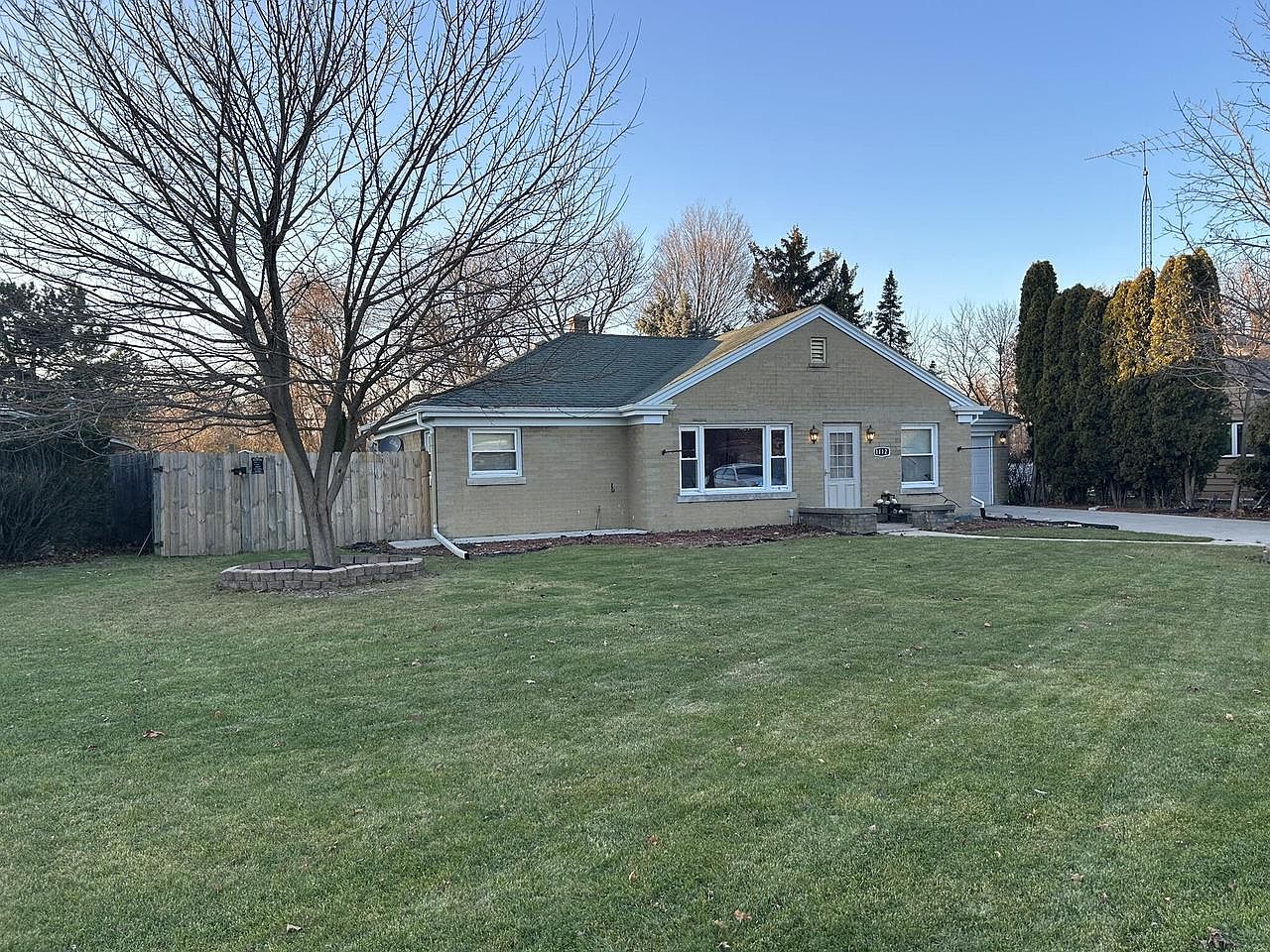 1112 West Colonial DRIVE, Racine, WI 53405 | Zillow