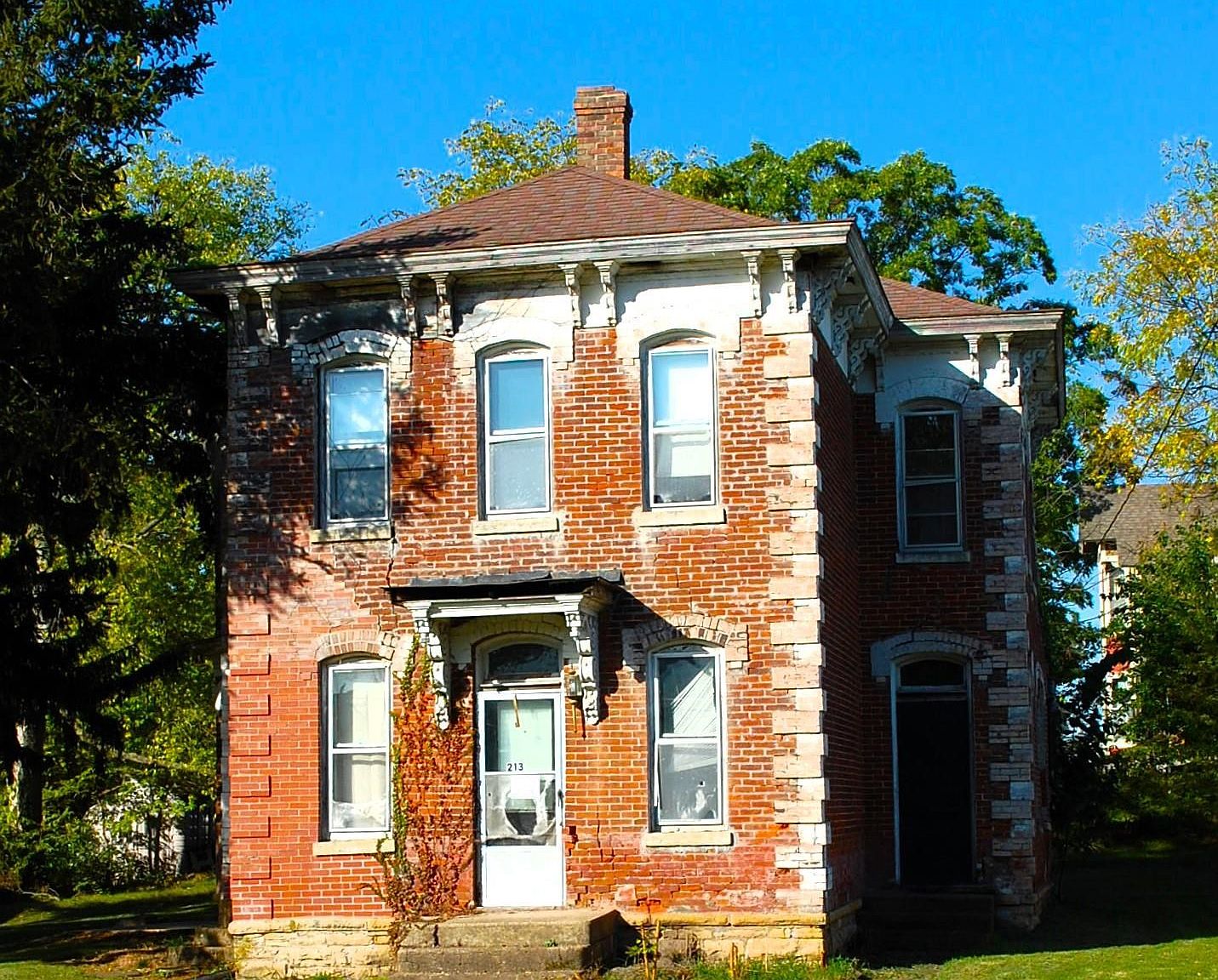 213 2nd Ave N, Oxford Junction, IA 52323 | Zillow