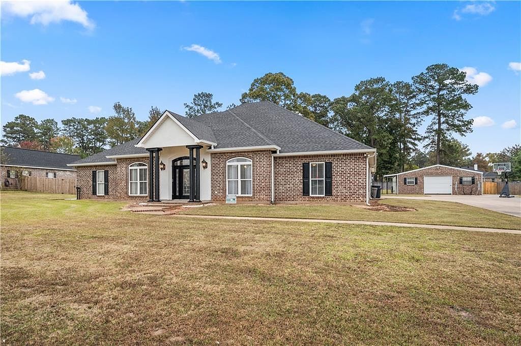 1045 Chris Xing, Woodworth, LA 71485 | Zillow
