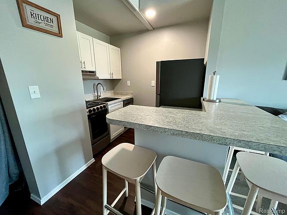 6210 Tennis Ct APT D11, Bay City, MI 48706 | MLS #20250034427 | Zillow