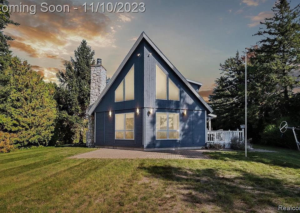 7550 E Sierra Dr N, Traverse City, MI 49684 | Zillow