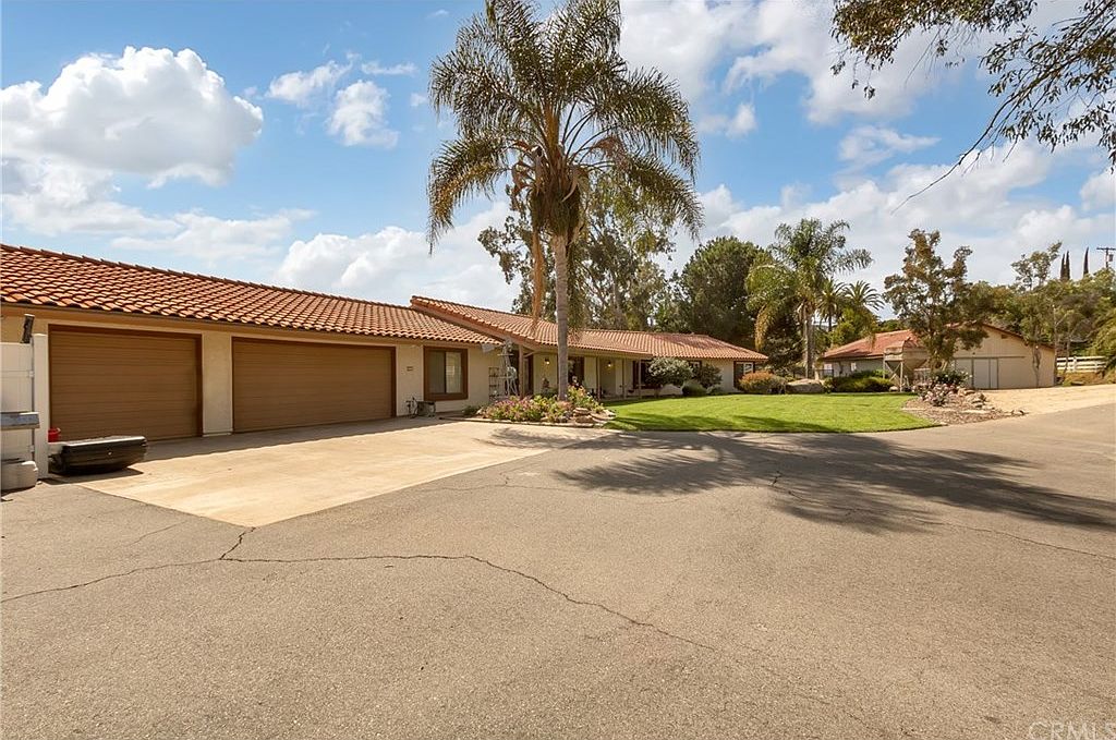 3127 Vista Del Rio, Fallbrook, CA 92028 | Zillow