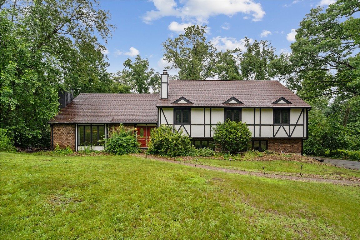 1832 Ridgeview Ct, Cedar Rapids, IA 52403 | Zillow