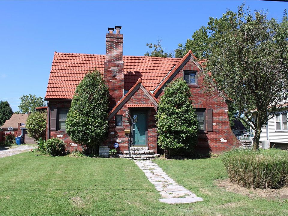 208 Michigan Ave, Alton, IL 62002 | Zillow