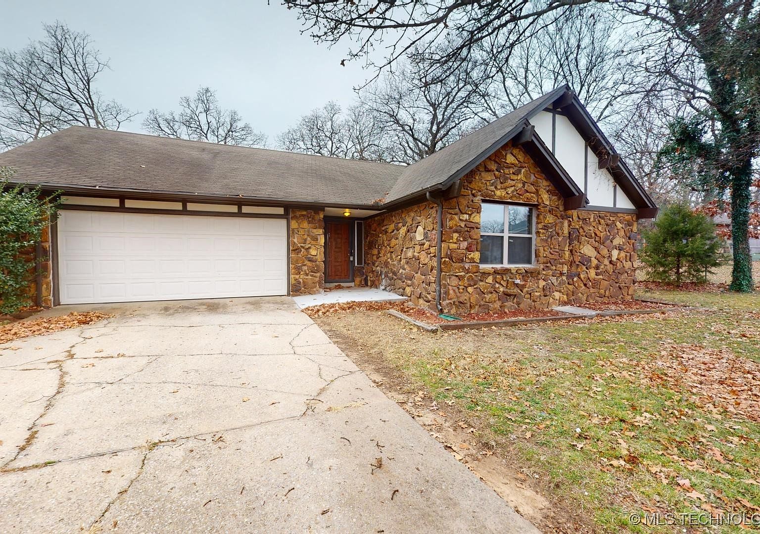 318 Redbud Ct, Sand Springs, OK 74063 | Zillow