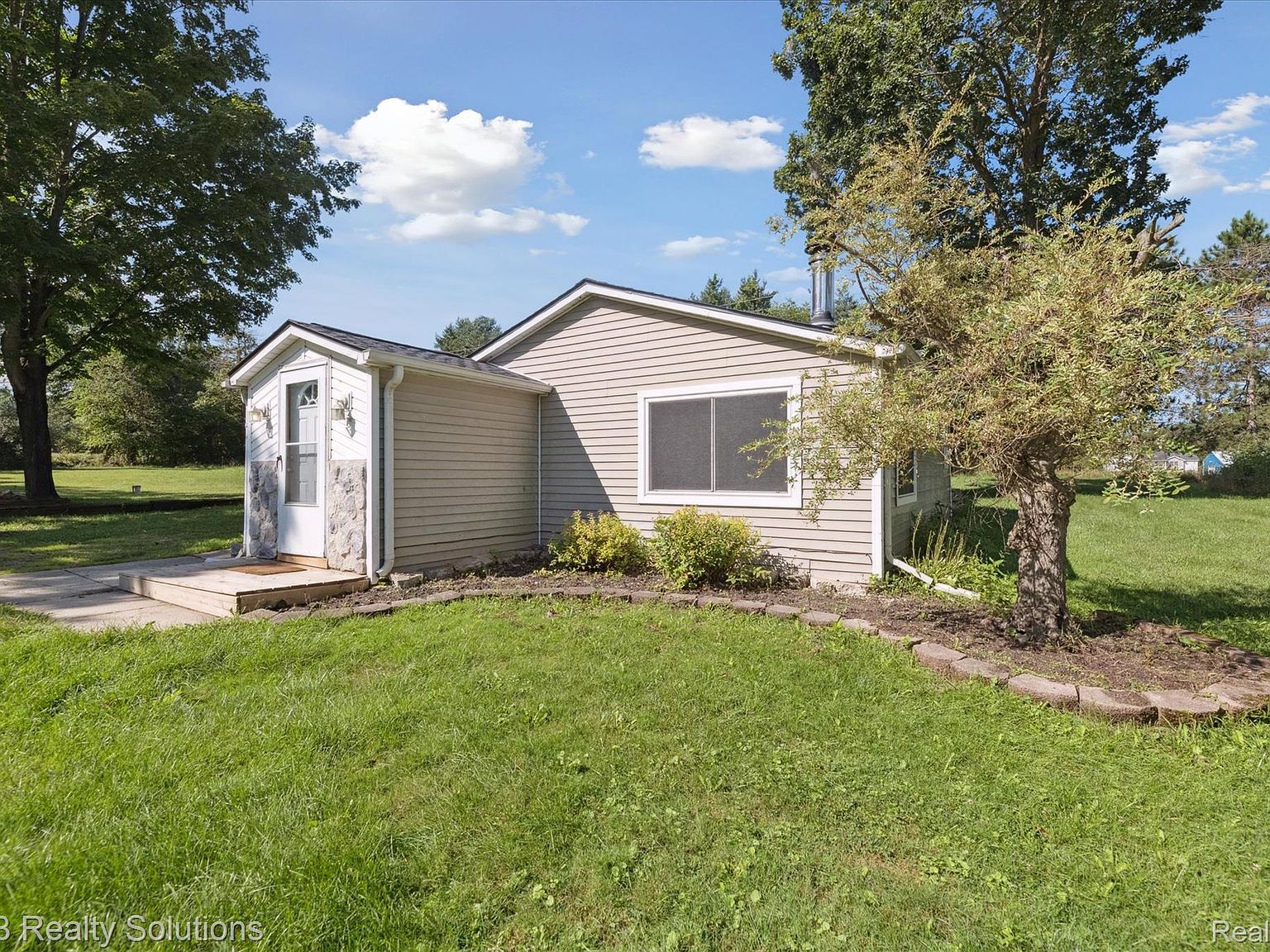 5159 Millis Rd, North Branch, MI 48461 | Zillow