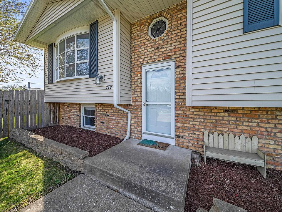 749 W 53rd St, Davenport, IA 52806 | Zillow