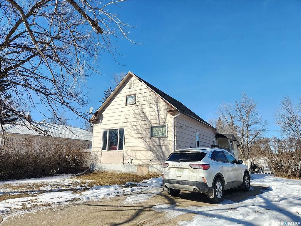 416 Main St, Lampman, SK S0C 1N0 | Zillow