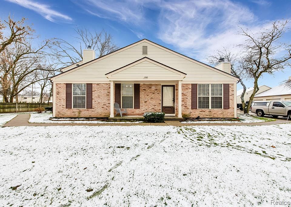 1549 Dover Hl N, Walled Lake, MI 48390 | MLS #20240002166 | Zillow