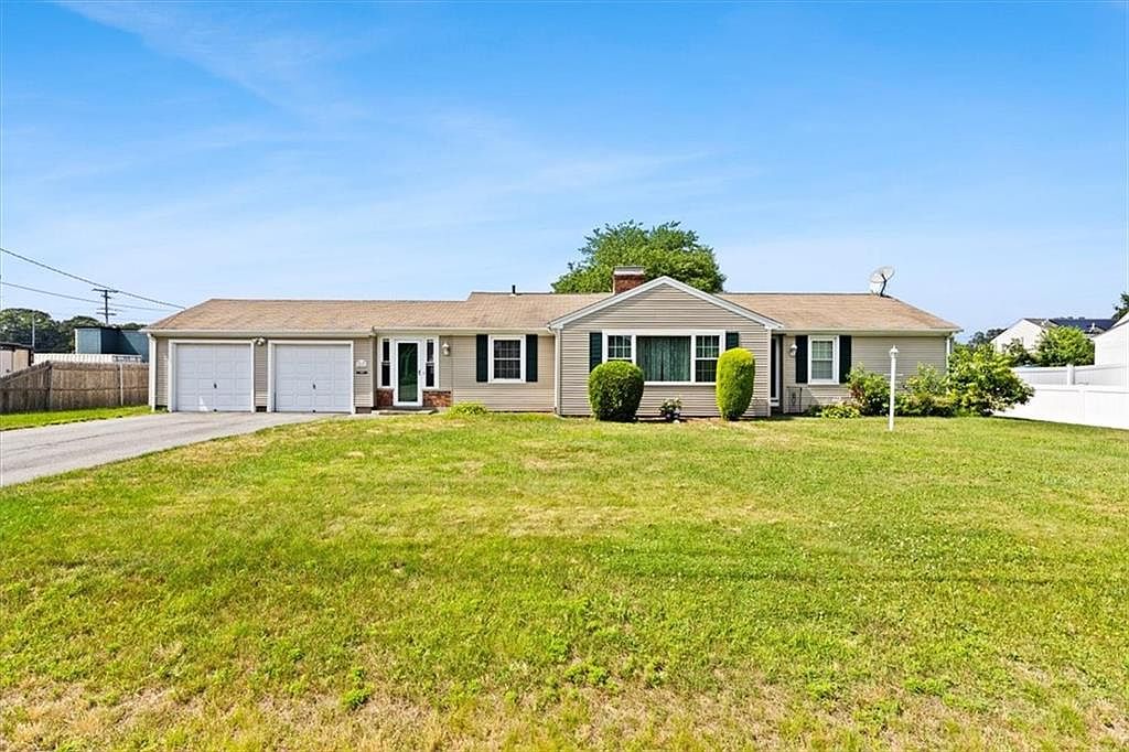 16 Kingsford Ave E, Riverside, RI 02915 | Zillow
