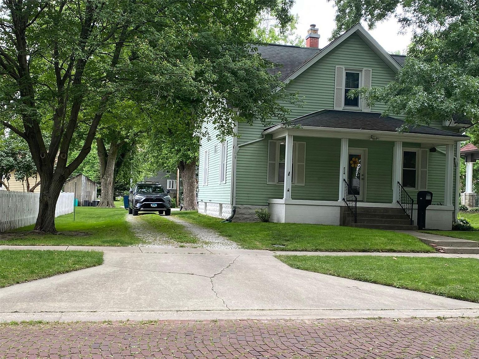 214 N Pine St, Nokomis, IL 62075 | Zillow
