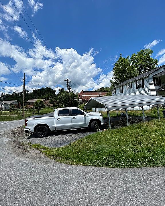 17 1st Street Fox Btm, Harold, KY 41635 | Zillow