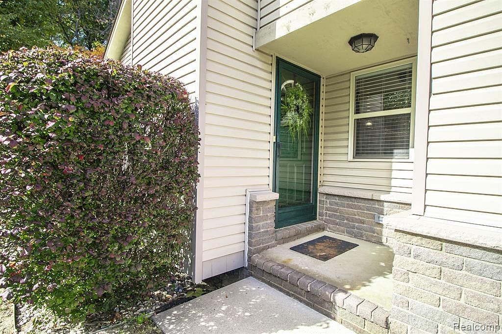 17438 N Lucille Cir #17, New Boston, MI 48164 | Zillow