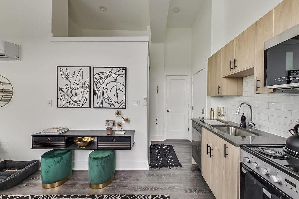 1124 W Wilson Ave # Studio, Chicago, IL 60640 | Zillow