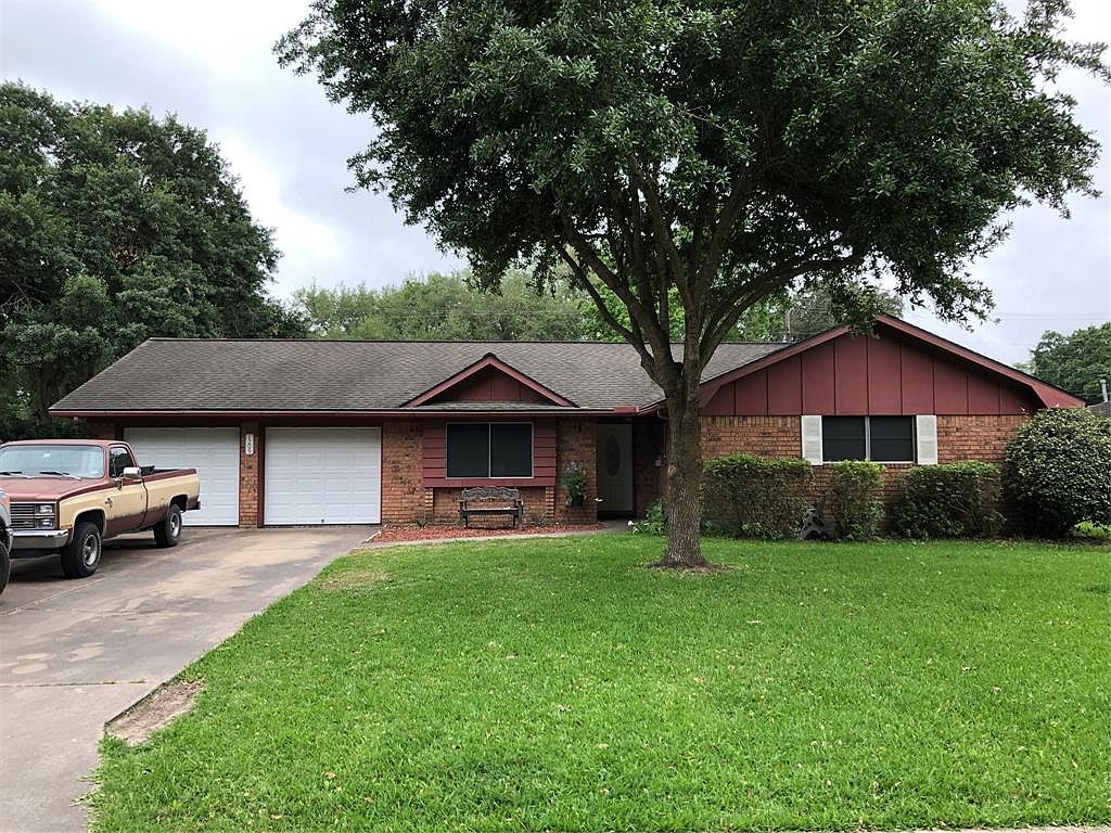 1309 Wallace St, El Campo, TX 77437 | Zillow