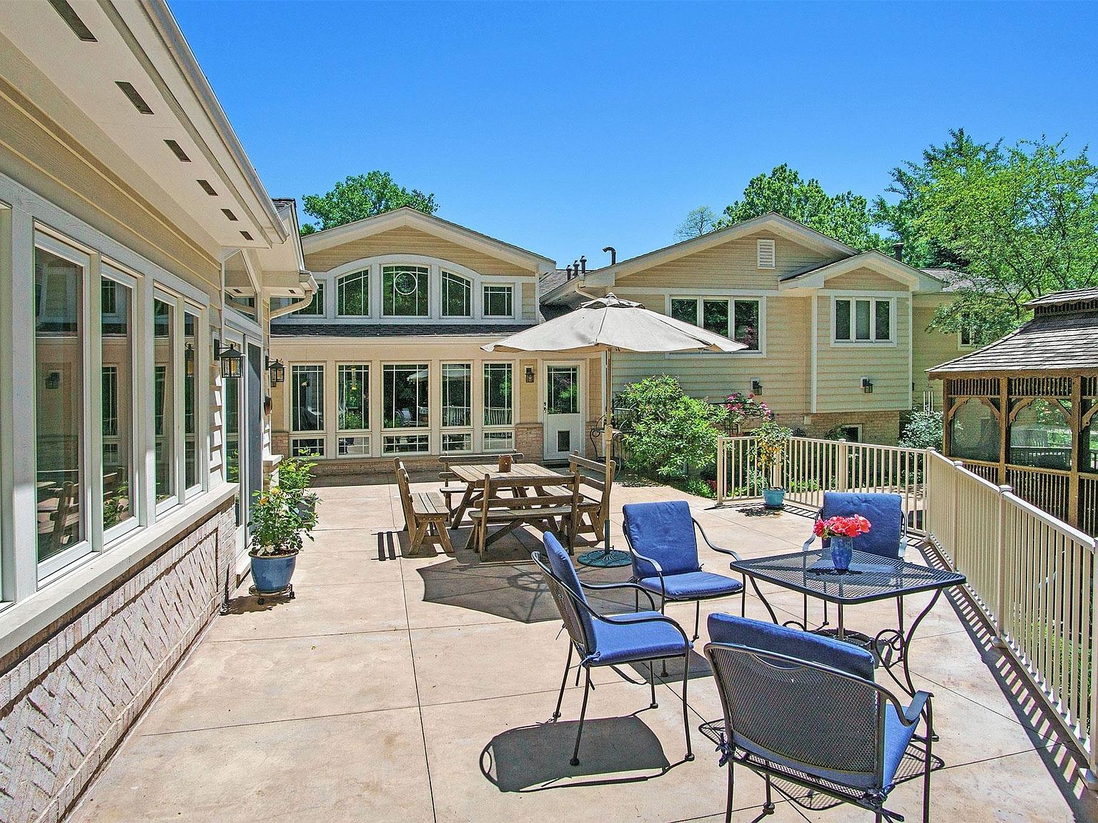 1739 Riverside Dr, South Bend, IN 46616 | MLS #202302511 | Zillow