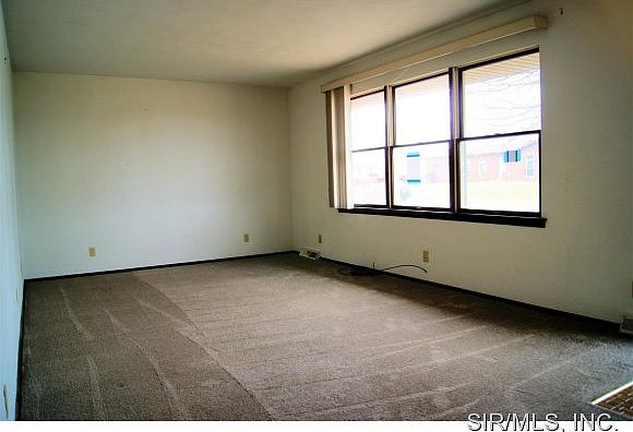 808 James St, Waterloo, IL 62298 | Zillow