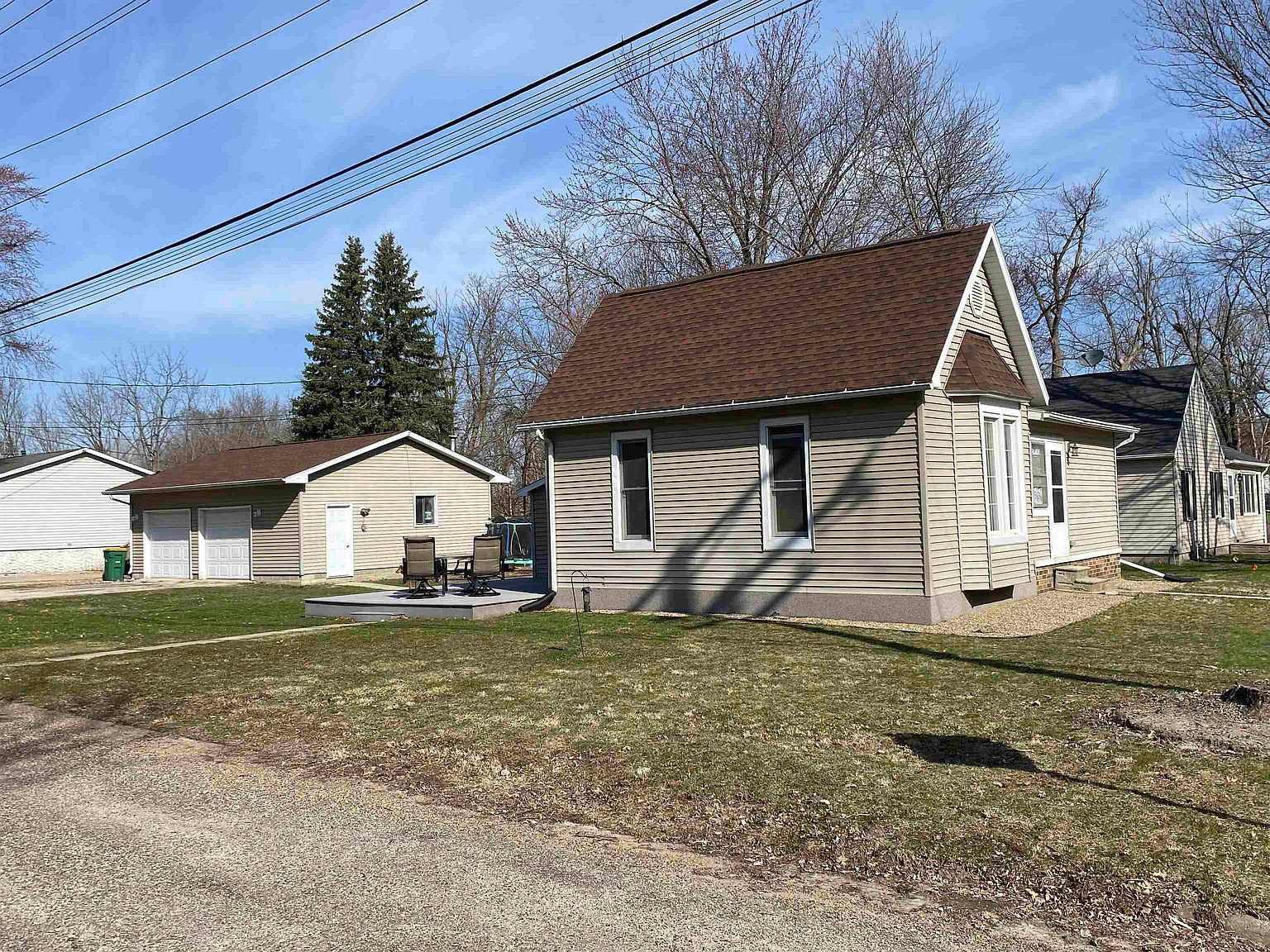 715 9th Ave SW, Independence, IA 50644 | Zillow
