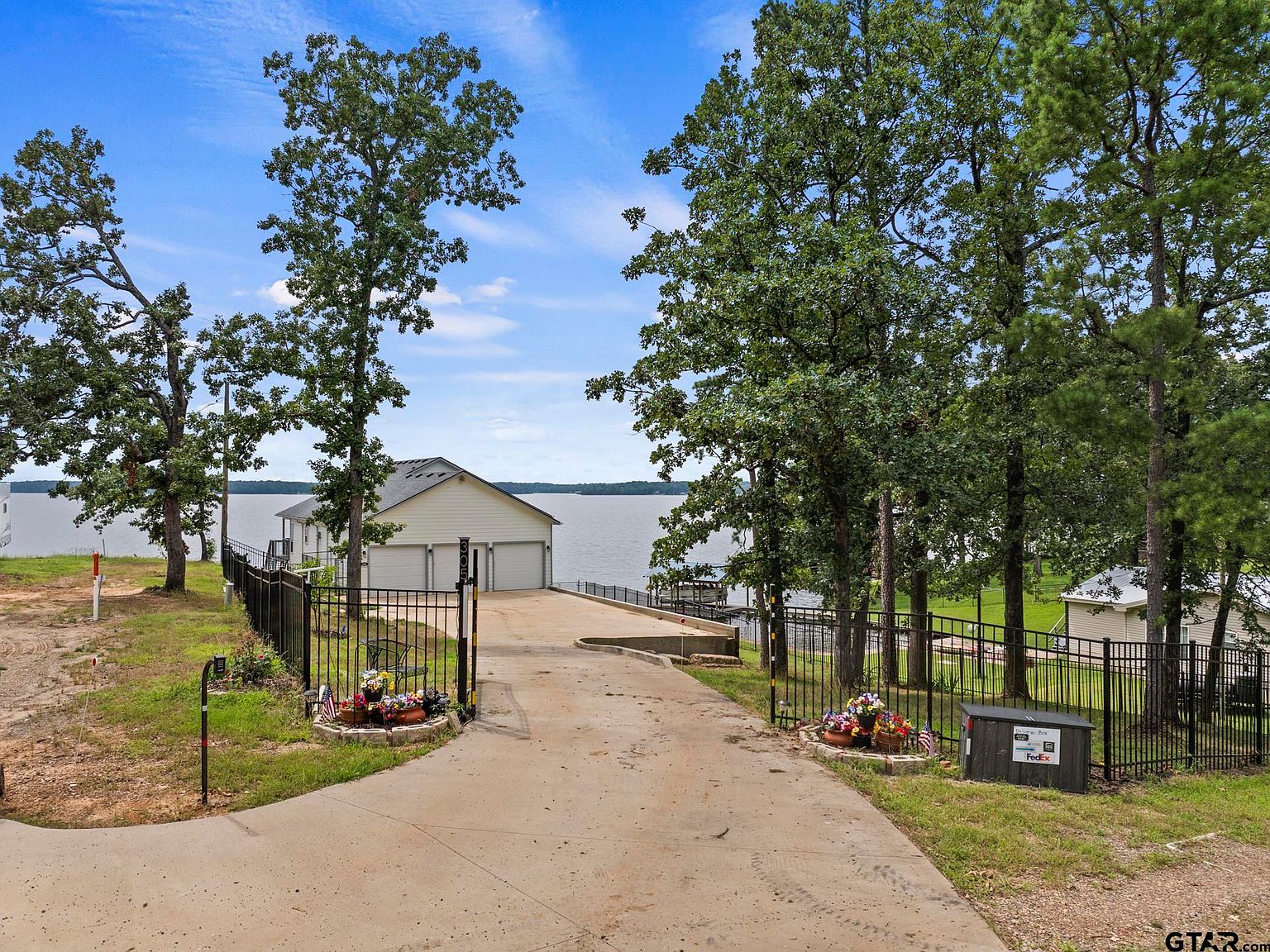 305 County Road 2606, Pittsburg, TX 75686 | MLS #24008317 | Zillow