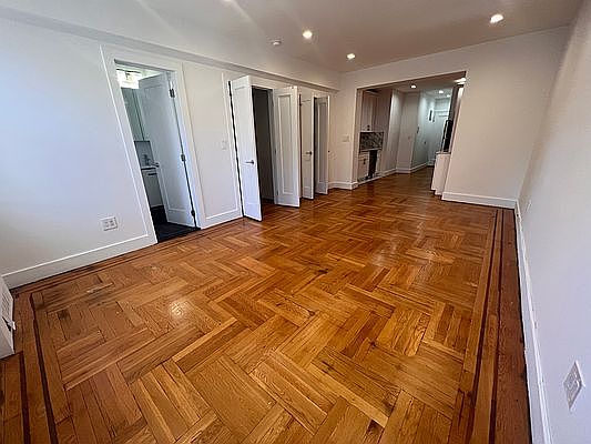 4395 Broadway APT 3D, New York, NY 10040 | Zillow