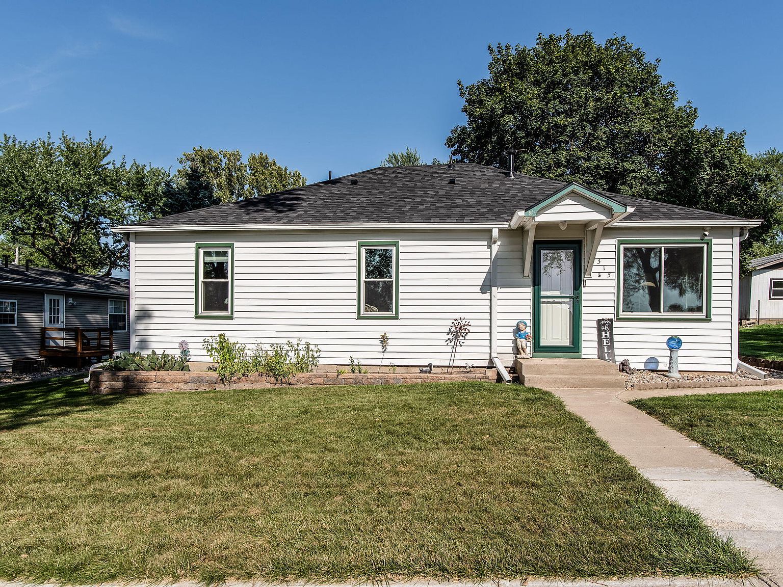 315 N Central St, Carson, IA 51525 | Zillow