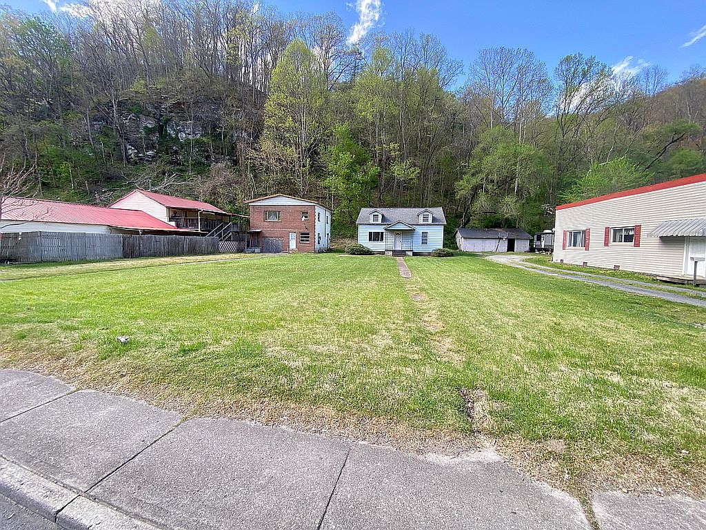 1098 Cook Pkwy, Oceana, WV 24870 | Zillow