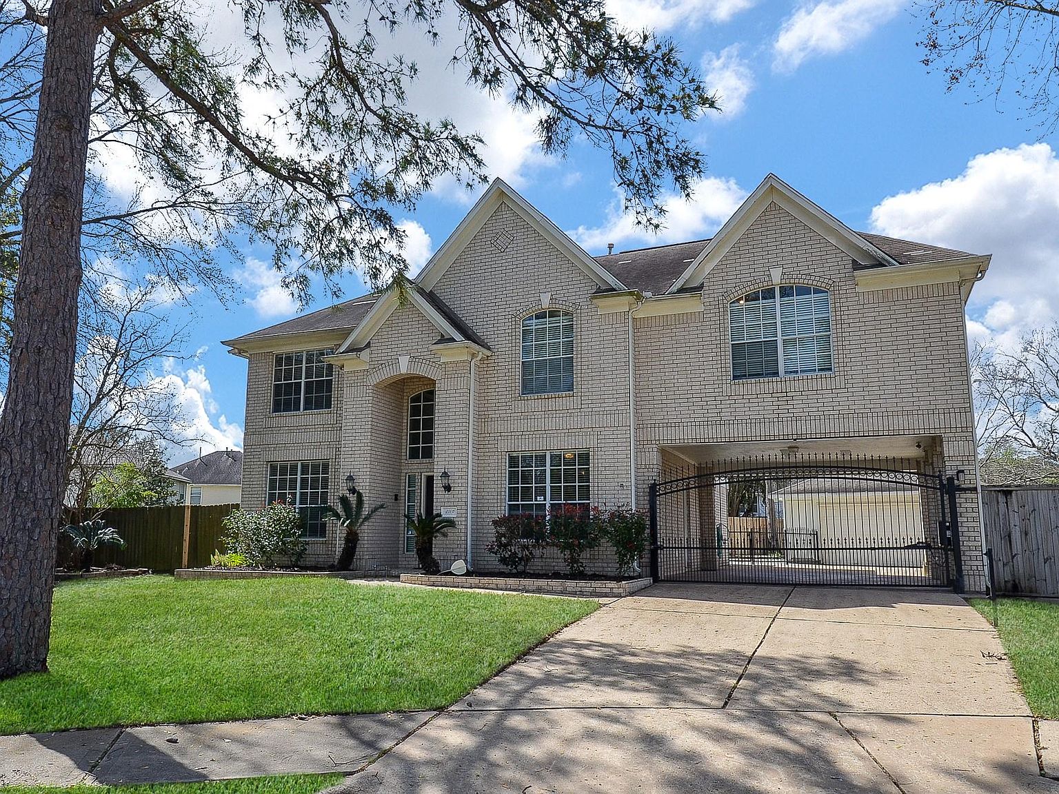 10707 Willow Crossing Ct, Houston, TX 77064 | Zillow