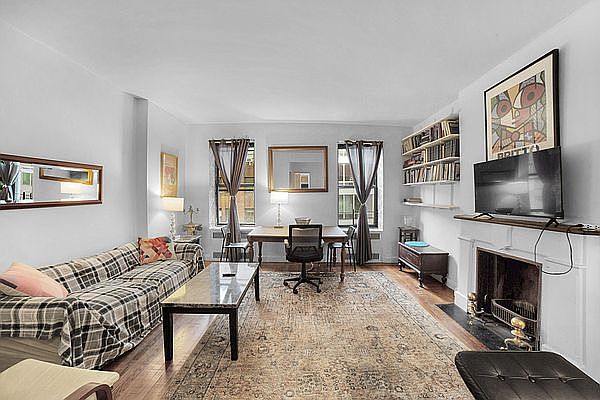 252 E 74th St APT 5, New York, NY 10021 | Zillow