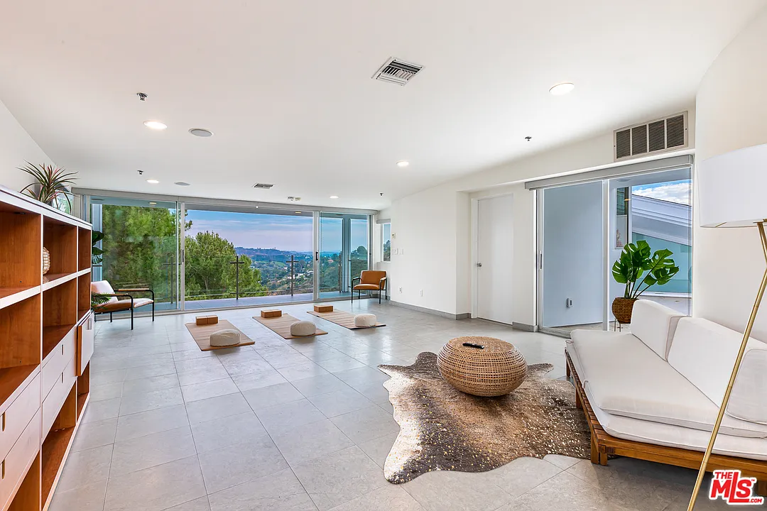 Abandoned: Inside Mary J. Blige's Former Hollywood Hills Mansion ...