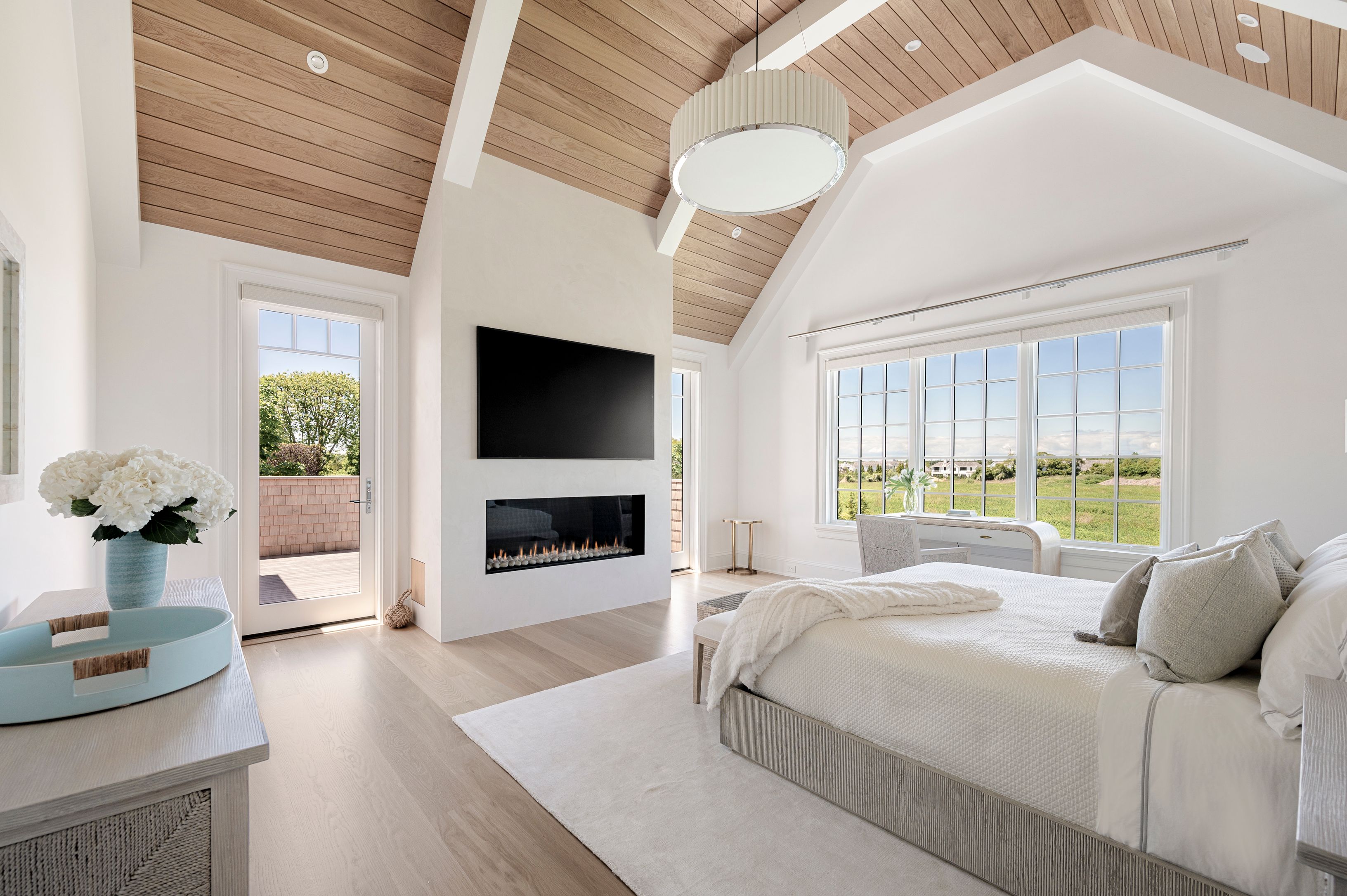 73 Pleasant Ln, Southampton, NY 11968 | Out East