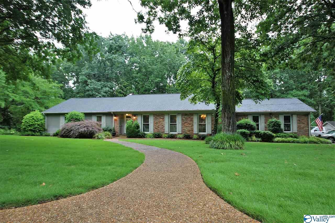 3806 High Point Dr SW, Decatur, AL 35603 | Zillow