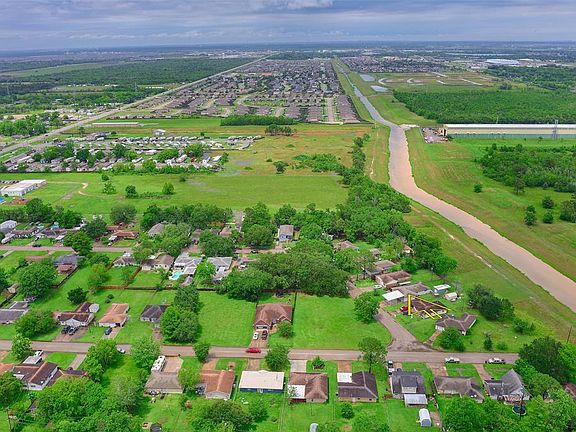 916 Temple Cir, Hitchcock, TX 77563 | MLS #31402082 | Zillow