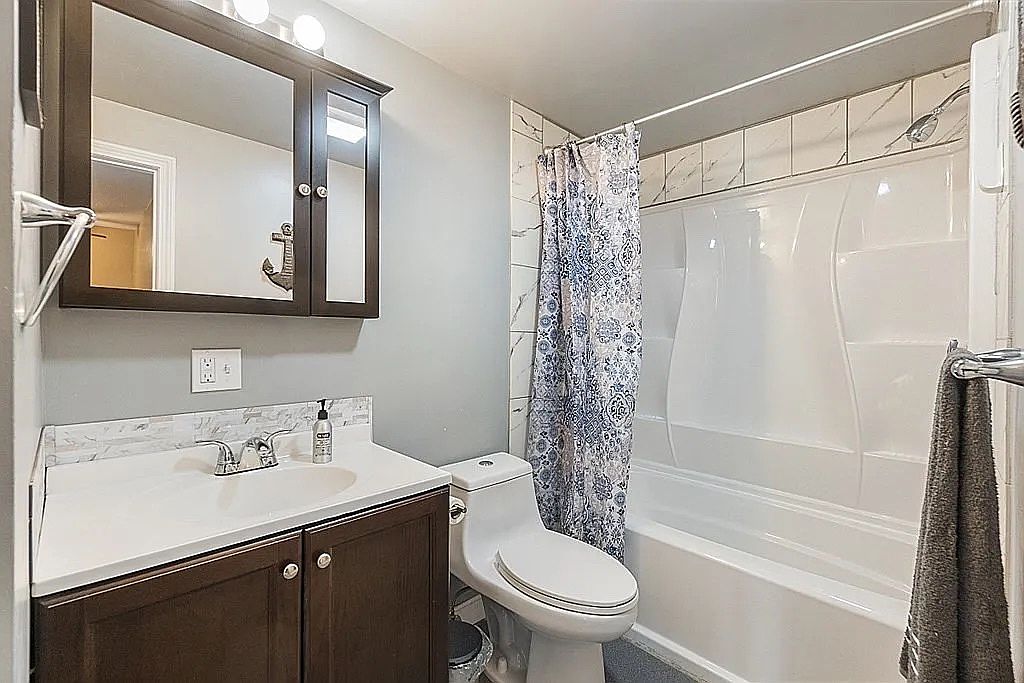 742 Daniel Shays Hwy APT B1, Athol, MA 01331 | Zillow